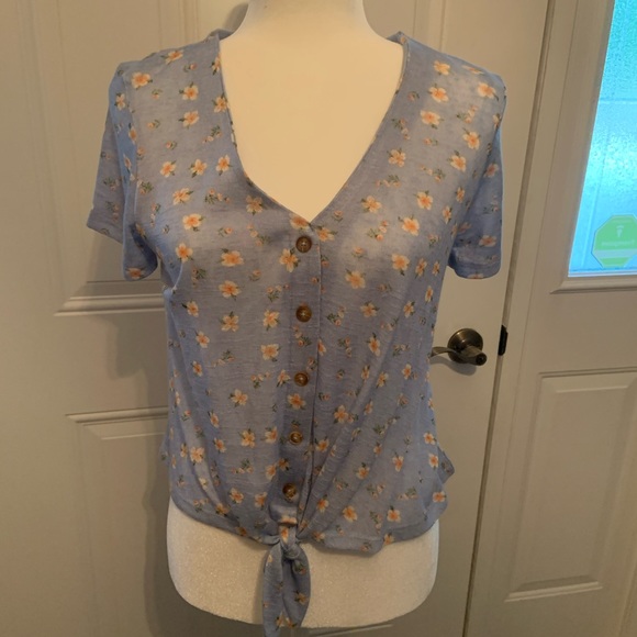 Hippie Rose | Tops | Hippie Rose Skylight Blue Ditsy Floral Crop Top ...